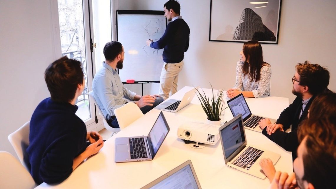 Quelles formations pour devenir chroniqueur ? – Le site ecolevitruve.fr Quelles formations pour devenir chroniqueur ? – Le site ecolevitruve.fr